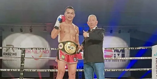 แชมป์โลกรุ่นซูเปอร์มิดเดิ้ลเวท