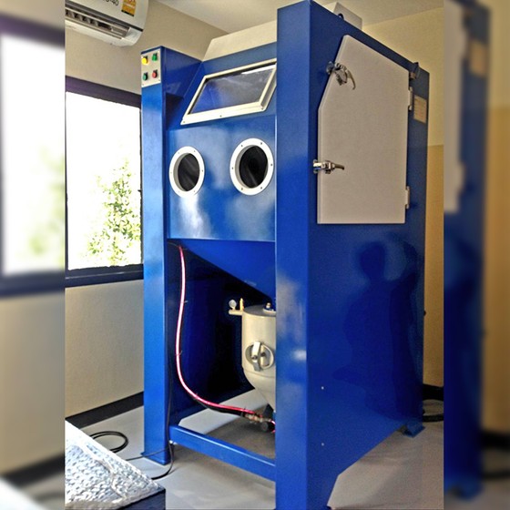 เครื่องพ่นแบบตู้ระบบแรงดัน (Pressure Blast Carbinet Machine)