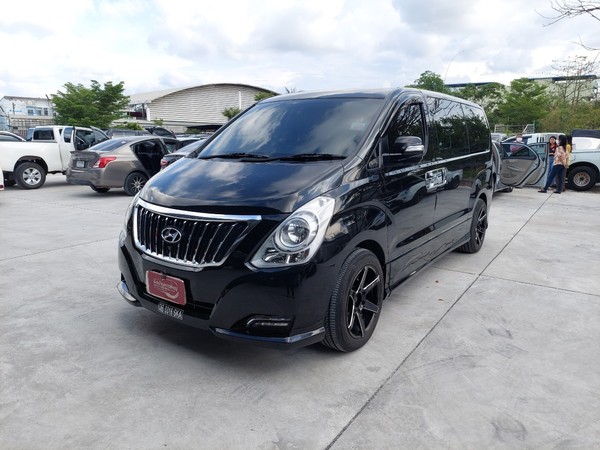 HYUNDAI H-1 2016