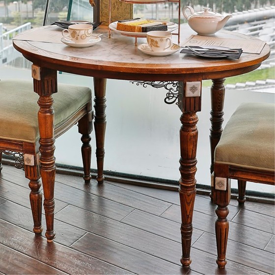OVAL FRENCH TABLE